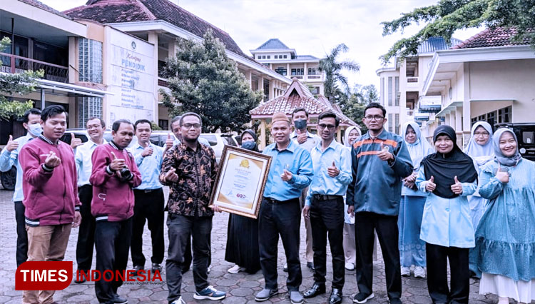 Man of The Year 2021 Pacitan, Mukodi: Dunia Pendidikan Harus ...