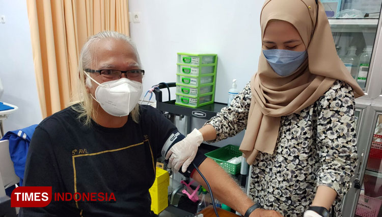 Tokoh Arema dan Pegiat Media Jalani Vaksinasi Booster di RSIA Mawar ...