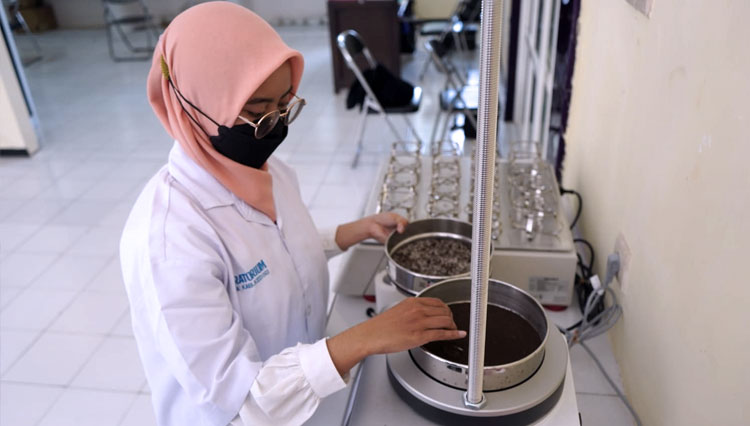 Bupati Kediri Bangun Laboratorium Tanah, Untuk Apa? - TIMES Indonesia