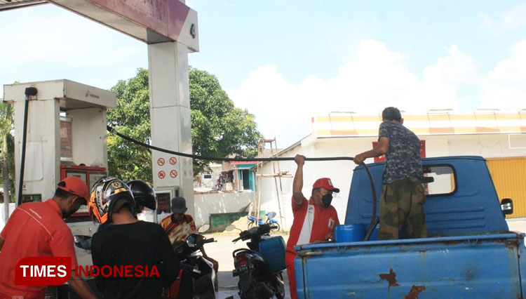 Jadi Jenis BBM Khusus, SPBU Dilarang Layani Pembelian Pertalite Pakai Jeriken - TIMES Jatim