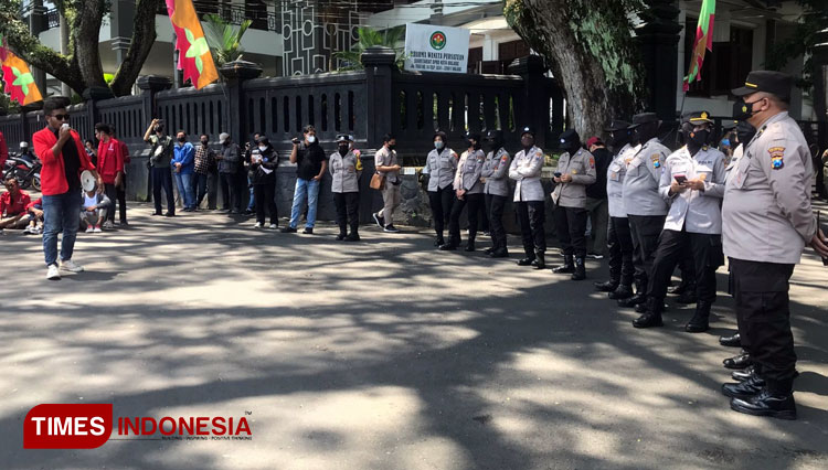 Demo 11 April di Kota Malang, Mahasiswa: Presiden Harus Copot Menteri ...