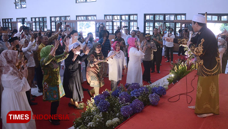 Tari Zapin Gus Zain Baik Meriahkan Dies Natalis ke-42 UNIGA Malang ...