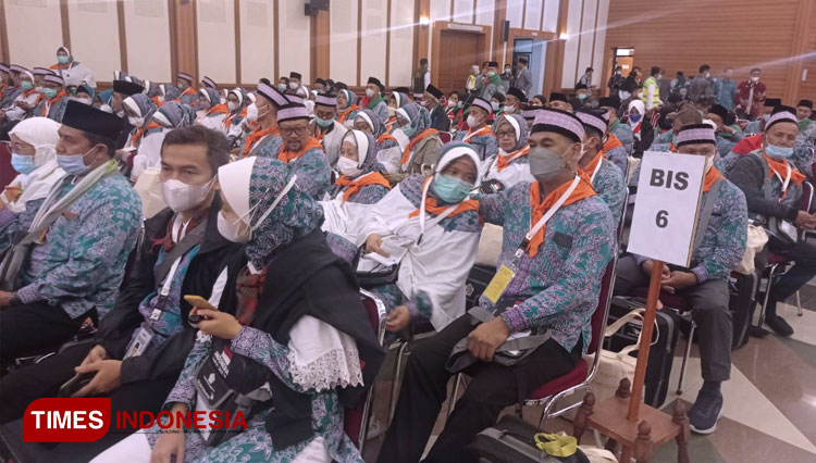 Pemberangkatan Kloter Pertama, Petugas PPIH Sigap Layani JCH Indonesia - TIMES Indonesia