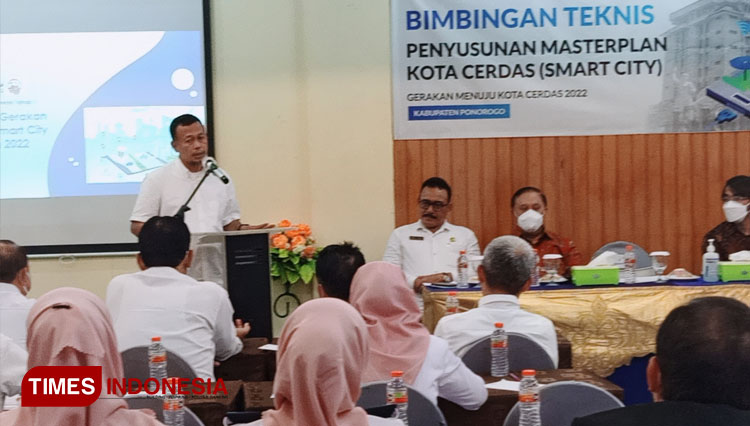 Bupati Ponorogo Buka Bimtek Penyusunan Master Plan Smart City - TIMES ...