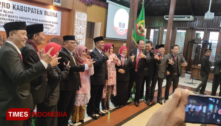 Darwanto dan Waloyojati Resmi Dilantik Jadi Anggota DPRD Blora - TIMES ...