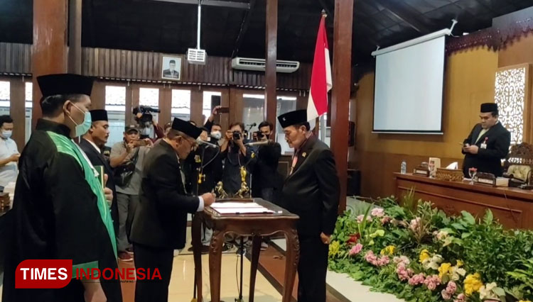 Darwanto dan Waloyojati Resmi Dilantik Jadi Anggota DPRD Blora - TIMES ...