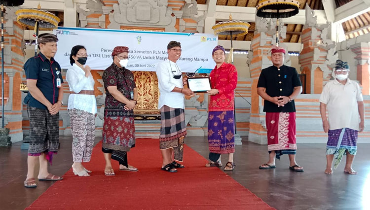 PLN Pasang Instalasi Listrik Gratis untuk Warga di Gianyar - TIMES ...
