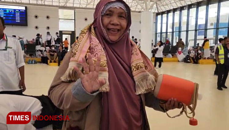 Demi Boneka Unta untuk Anak, Siti Khusnul Rela Pakai Baju Berlapis ...