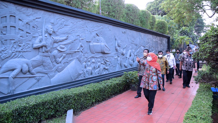 Sambut KTT G-20, Gubernur Khofifah Siap Percantik Anjungan Jatim di ... Sambut KTT G-20, Gubernur Khofifah Siap Percantik Anjungan Jatim di ...
