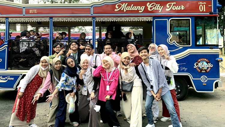 Naik Macito Dan Bagikan Lollipop Simfoni Fm Uin Maliki Malang Ikut