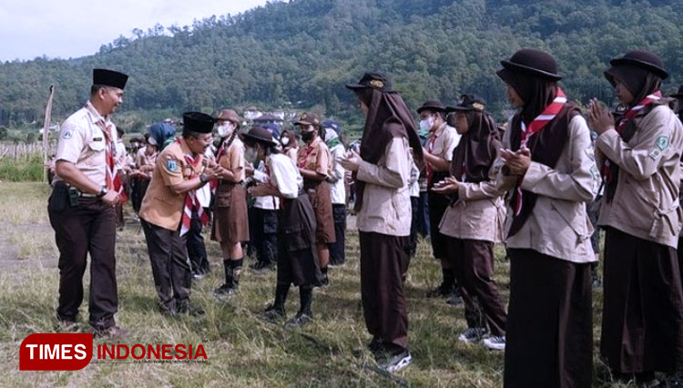 Tandem Paralayang Semarakkan HUT Pramuka di Kota Batu - TIMES Indonesia