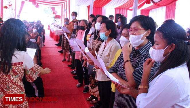 5 Tahun Wafatnya Fientje Roring, Ratusan Umat Kristiani Gelar Doa ...