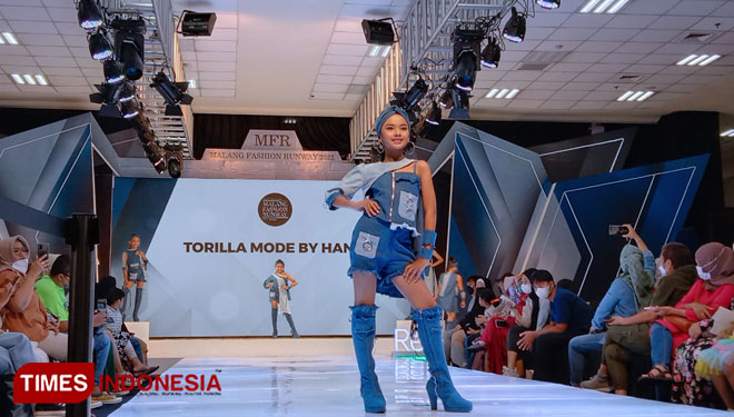 Torilla Mode by Hany Tampil Nyentrik di Malang Fashion Runway Trend ... Torilla Mode by Hany Tampil Nyentrik di Malang Fashion Runway Trend ...