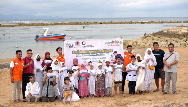 Laznas LMI Bersama Puluhan Anak Yatim Melepas Penyu di Pantai Sindu ...