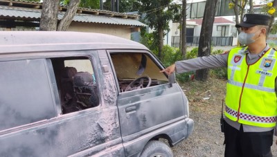 Isi BBM Pakai Jeriken di SPBU Kraksaan, Suzuki Carry Terbakar, Polisi: 16 Jeriken Terisi ...