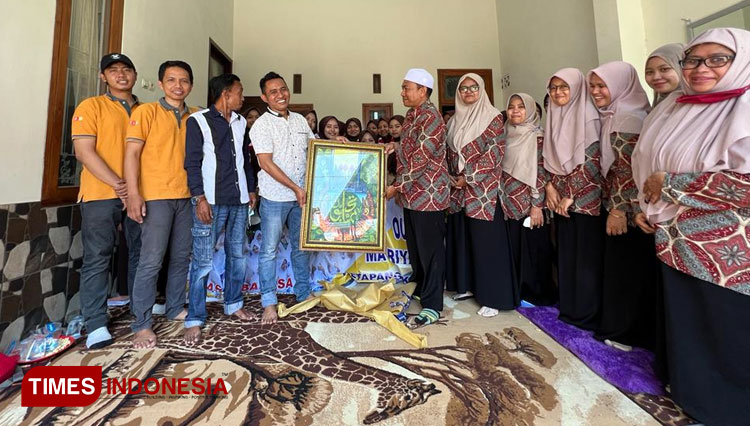 Belajar Keredaksian, MA Riyadlus Sholihin Probolinggo Berkunjung ke ...