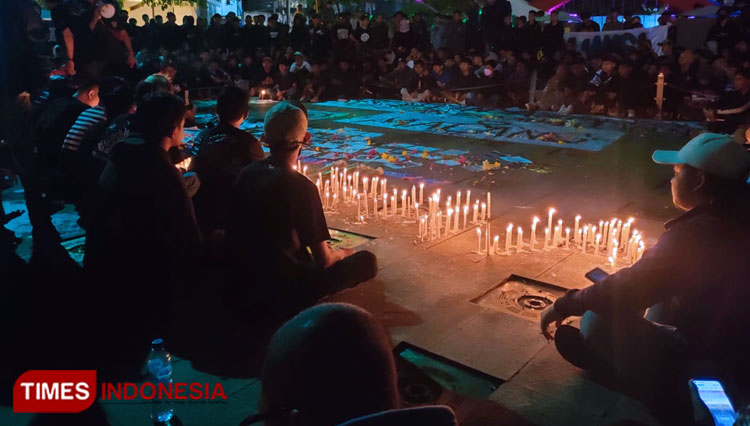 Ribuan Bobotoh Kota Tasikmalaya Gelar Doa Bersama untuk Tragedi Stadion ... Ribuan Bobotoh Kota Tasikmalaya Gelar Doa Bersama untuk Tragedi Stadion ...