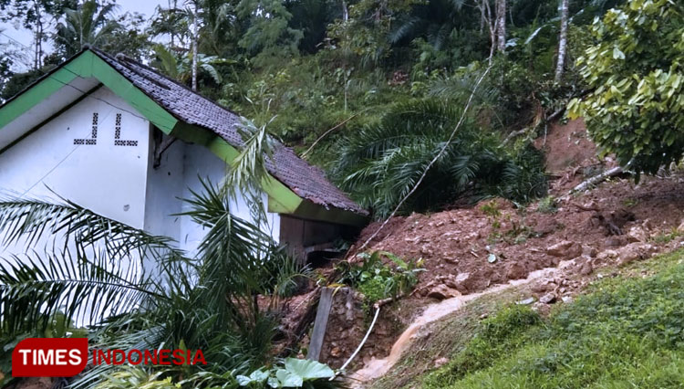 Polindes Karangmulyo Pacitan yang Tertimpa Tanah Longsor Butuh Biaya ...