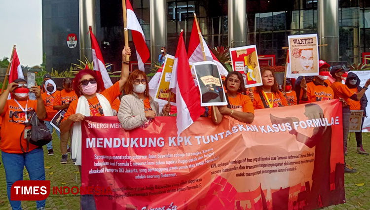 Puluhan Orang Demo KPK, Minta Anies Baswedan Ditetapkan Jadi Tersangka - TIMES Jatim
