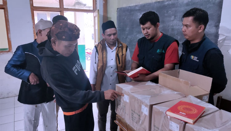 BWA dan Jabar Quick Response Salurkan Wakaf Alquran ke Pelosok ...