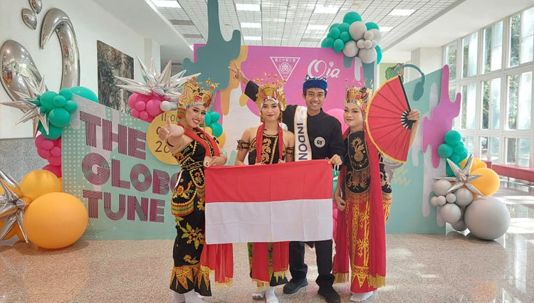 Cetak Sejarah! Gandrung Banyuwangi Tampil Perdana di Kampus Favorit ...