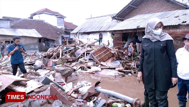 Gercep, Pemkab Banyuwangi Evakuasi Korban Banjir Bandang Kalibaru - TIMES Indonesia