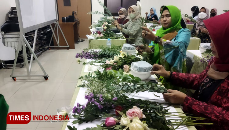 Workshop Teknik Merawat Tanaman dan Lomba Merangkai Bunga Meriahkan ...