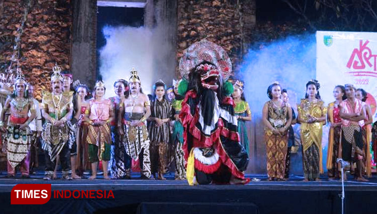Kediri Art Performance Mbarang Jantur, Paduan Kolaborasi 4 Kelompok ...