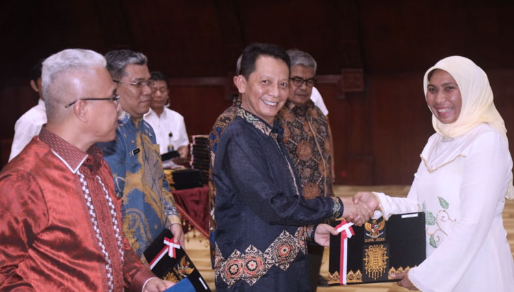 Raih WTP 14 Kali, Pemkab Nagan Raya Aceh Terima Penghargaan dari ...