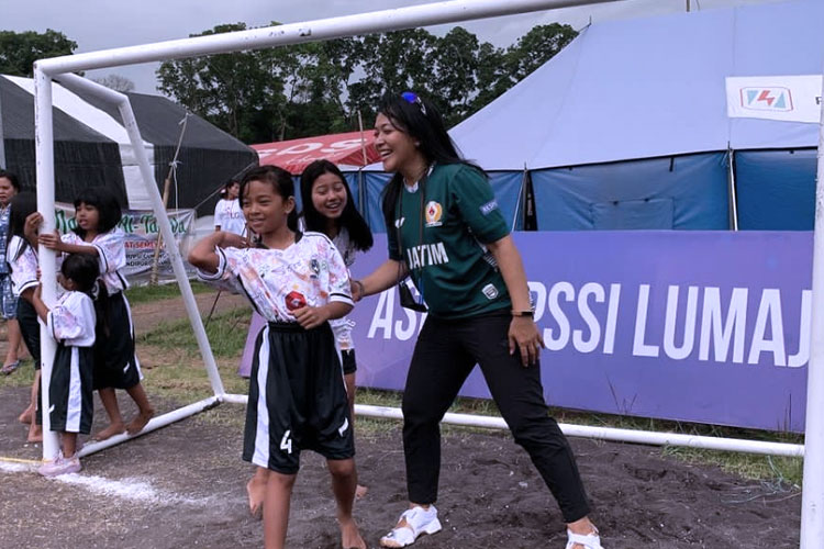 Bangkitkan Persepakbolaan Wanita, PSSI Jatim Fokus Pembinaan - TIMES ...