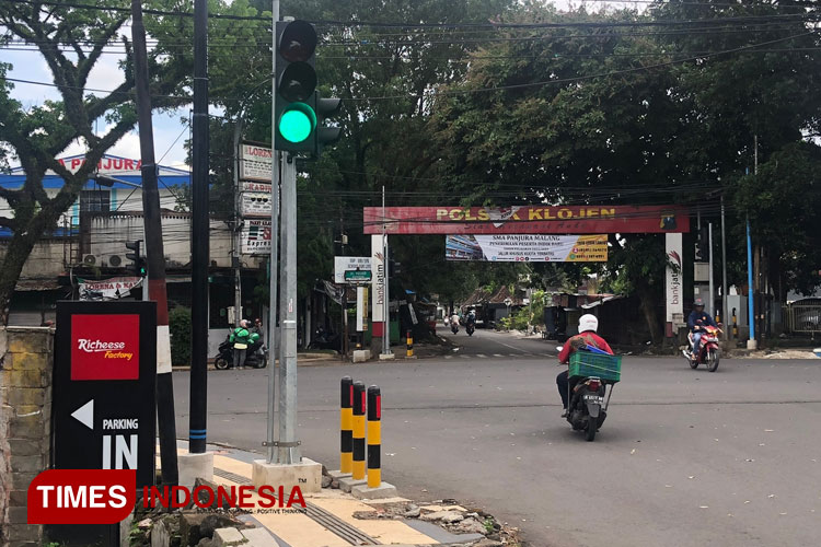 Tata Kota Malang Dikritik, Tiang Traffic Light Halangi Jalur Jalan ...