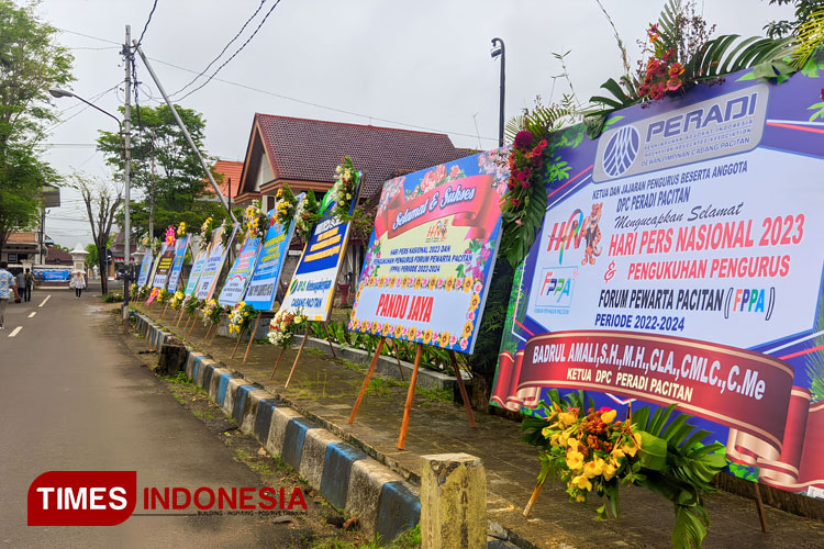 Banjir Karangan Bunga di Peresmian Balai Wartawan dan Pengukuhan Forum ...
