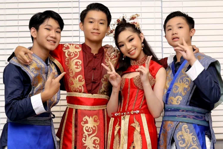 Desainer Angeline Wong Kenalkan Busana Terbaru Betema RajRani - TIMES ...