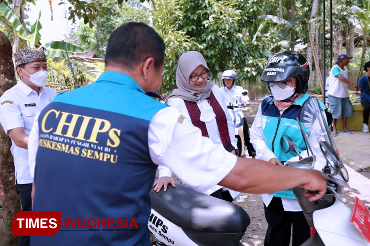 Kisah Perjuangan Nakes Banyuwangi Jelajahi Pelosok Desa Demi Layanan Kesehatan Maksimal - TIMES ...