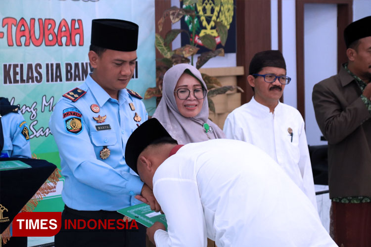 Ikut Pembinaan Rohani, 52 WBP Lapas Banyuwangi Lulus Wisuda Santri - TIMES Indonesia