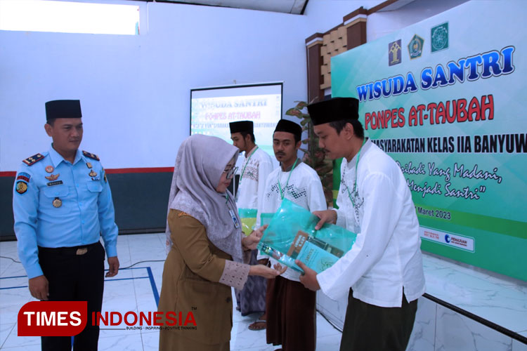 Ikut Pembinaan Rohani, 52 WBP Lapas Banyuwangi Lulus Wisuda Santri - TIMES Indonesia