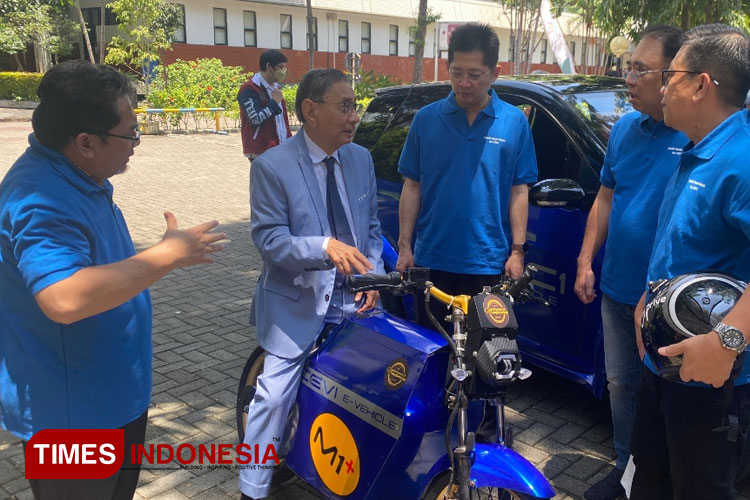 Dies Natalis ke-55, Fakultas Teknik Mesin Ubaya Luncurkan Mobil Listrik CEVI C1 - TIMES Surabaya