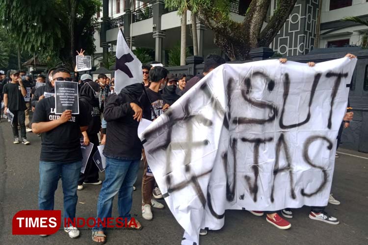 Mahasiswa Tuntut Tragedi Kanjuruhan Ditetapkan Sebagai Pelanggaran HAM ...
