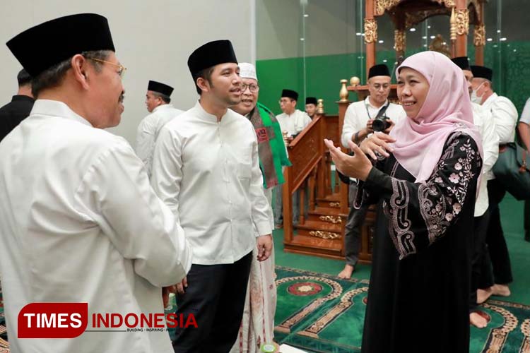Tarawih Perdana di Masjid Raya Islamic Centre Jatim, Gubernur Khofifah ... Tarawih Perdana di Masjid Raya Islamic Centre Jatim, Gubernur Khofifah ...