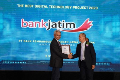 Lakukan Transformasi Digital Secara Masif, Bank Jatim Raih Tiga Penghargaan Sekaligus - TIMES ...