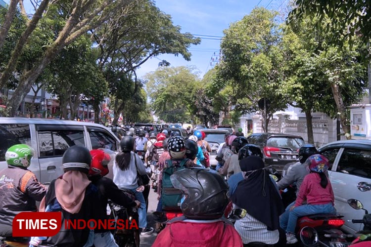 Kemacetan Tahunan Jelang Lebaran di Kawasan Ramayana Malang Masih Tanpa Solusi - TIMES Indonesia
