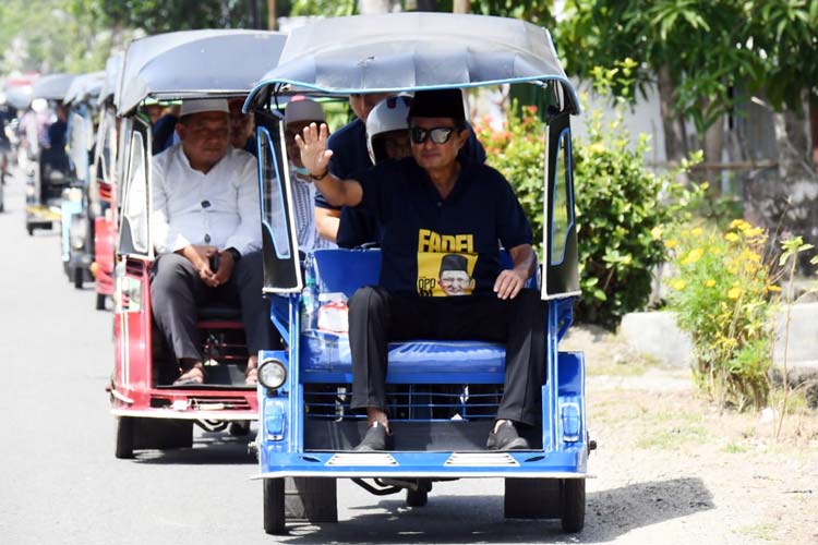 Diantar Puluhan Bentor, Fadel Muhammad Daftar Diri Sebagai Calon ...