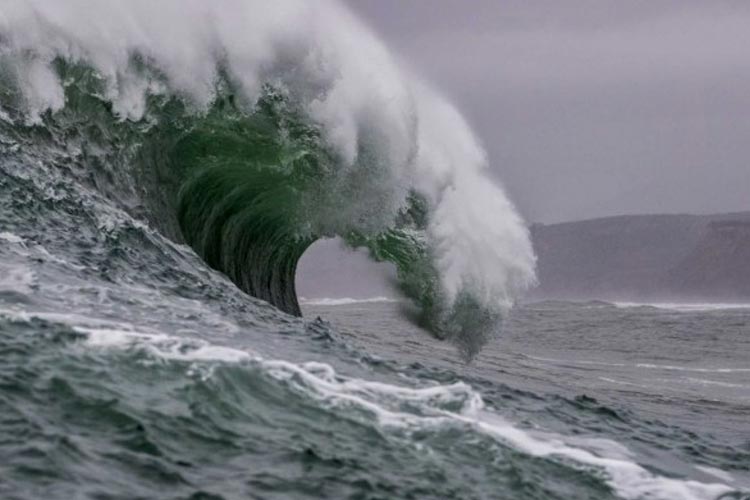 BMKG: Waspadai Potensi Gelombang Tinggi Perairan Indonesia - TIMES Indonesia