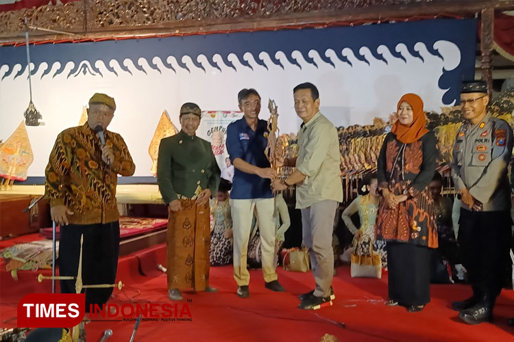 Melalui Wayang Kulit, Satpol PP Ponorogo Sosialisasikan Gempur Rokok Ilegal - TIMES Indonesia