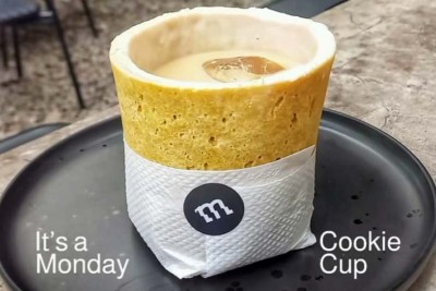 Di Kafe Monday coffe co. Bandung, Kamu Bisa Ngopi yang Gelasnya Bisa ...