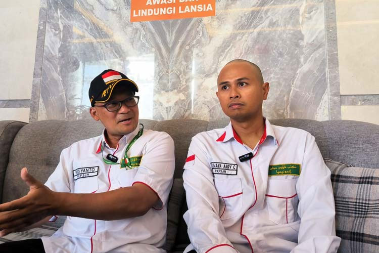 The Health Professionals' Commitment to Help Senior Pilgrims During ...