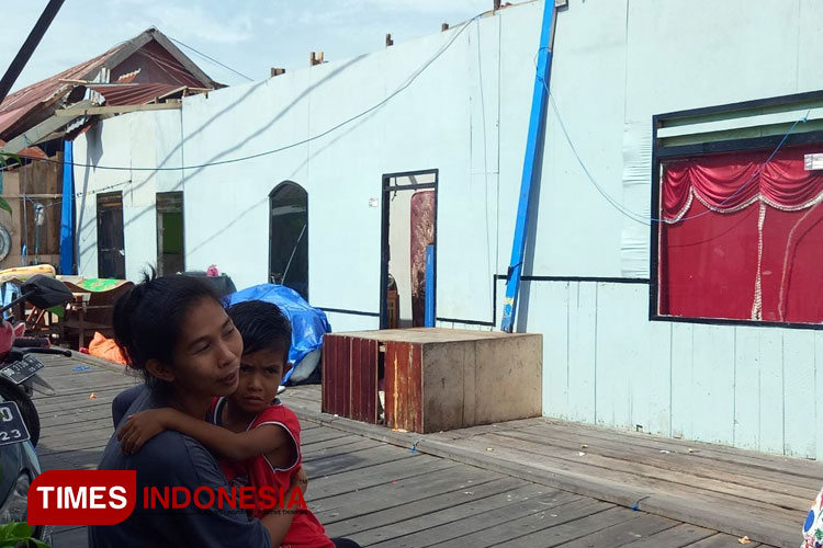 11 Rumah Rusak Diterjang Puting Beliung di Kampung Selambai - TIMES ... 11 Rumah Rusak Diterjang Puting Beliung di Kampung Selambai - TIMES ...