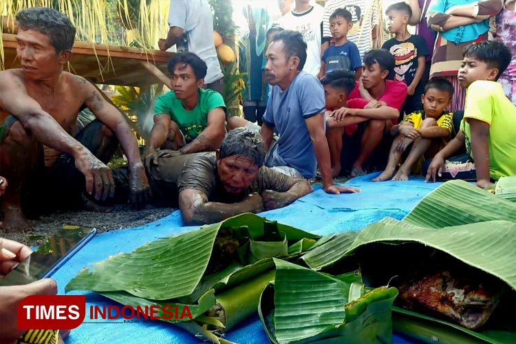 Masyarakat Desa Aliyan Banyuwangi Gotong Royong Buat Lawang Kori - TIMES Indonesia
