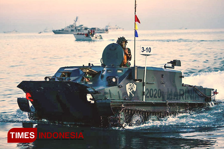 Kavaleri Korps Marinir Mendarat di Pantai Banongan dalam Latgab TNI 2023 - TIMES Indonesia