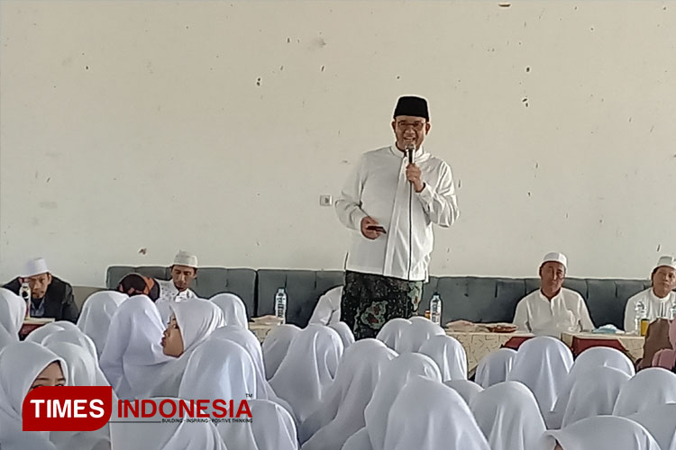 Anies Baswedan Minta Doa Restu ke Ponpes di Probolinggo: Untuk Indonesia Kedepan - TIMES Indonesia